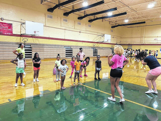 MCHS Cheerleaders have Little Bulldog Cheer Camp - Herald-Advocate