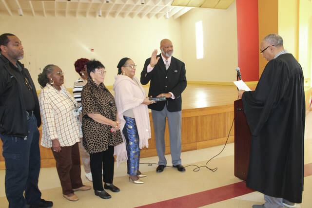 New mayor and council members sworn in - Herald-Advocate