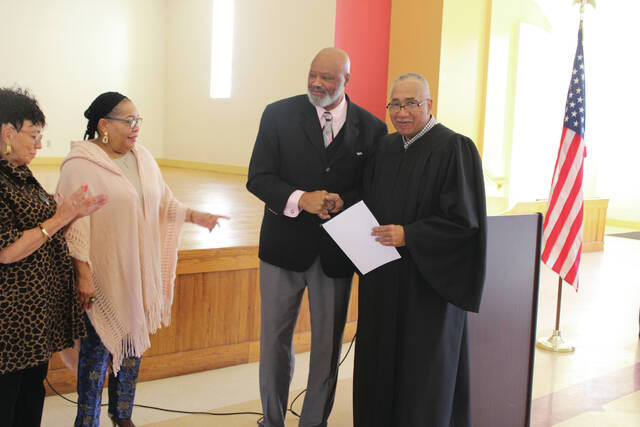 New mayor and council members sworn in - Herald-Advocate