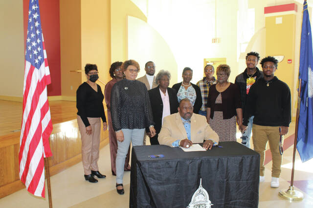 New mayor and council members sworn in - Herald-Advocate