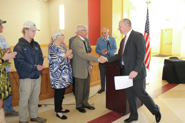 New mayor and council members sworn in - Herald-Advocate